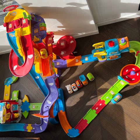 Vtech toot toot bilbane med politibil | FINN-torget