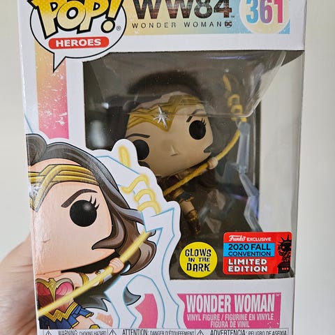 Funko - Funko Pop Wonder Woman Metallic (Pop! Mystery) | FINN-torget