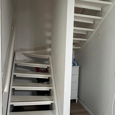 Furu trapp fra hus som skal rives | FINN-torget
