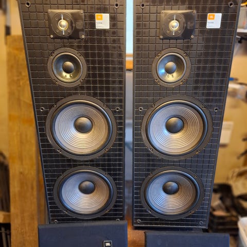 JBL TLX 16 | FINN-torget