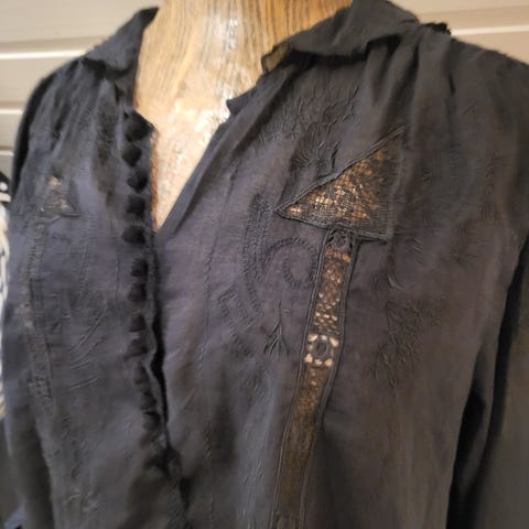 Pia Tjelta sort bluse | FINN-torget