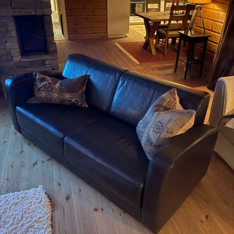 Skinn sofa med puff | FINN-torget