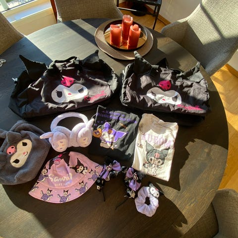 Sjarmerende, lilla & svart Kuromi-penal | FINN-torget