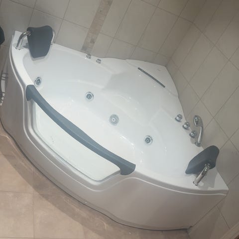 Arjo Freedom boblebad badekar dusj med løft – som nytt, installert 2019 ...