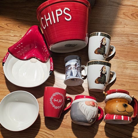 Jul på kjøkkenet, julekopp, julefat, juleskåler mm | FINN-torget