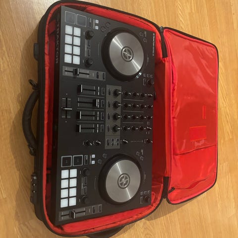 Traktor S2 DJ-kontroller | FINN-torget