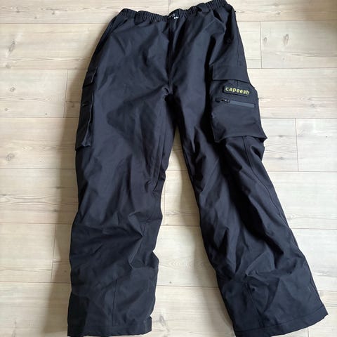 Capeesh jakke selges | FINN-torget