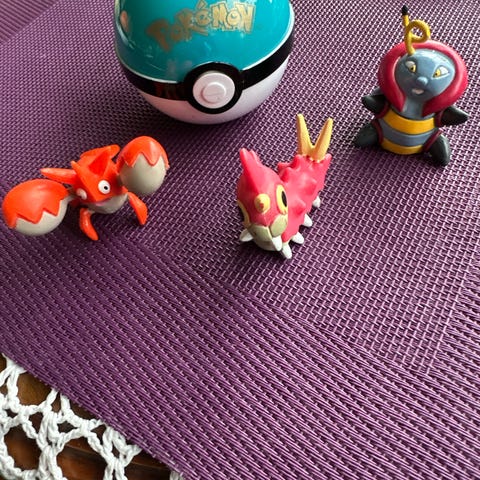 Pokémon Pokéball Lekesett med Figurer og Belte | FINN-torget