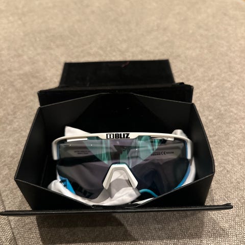 Bliz Matrix sportsbriller | Transparent Blue | FINN-torget