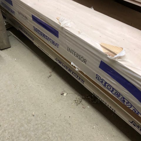 Moelven sprekkpanel lasert hvit 13*120*3000 (gulv, vegg og tak) | FINN ...
