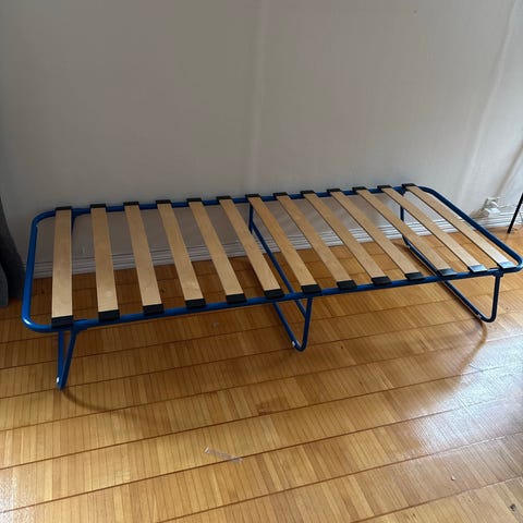Gjesteseng (sammenleggbar) med madrass | FINN-torget