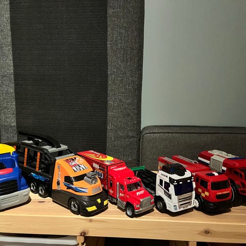 4 store biler | FINN-torget