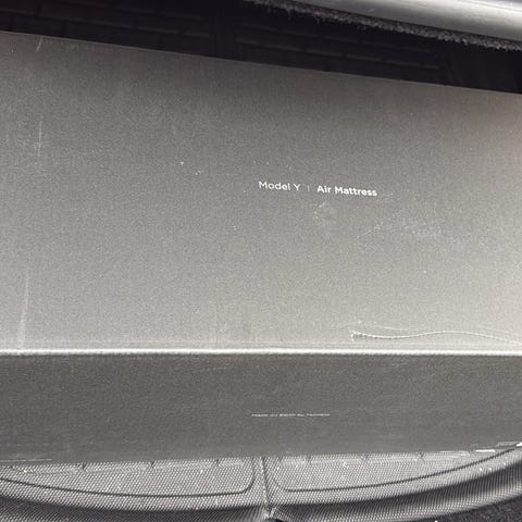 Helt ny og ubrukt/uåpnet luftmadrass til Tesla model Y selges | FINN-torget