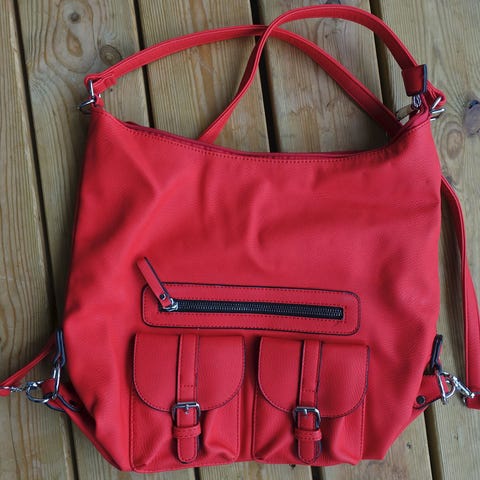 Dame svart veske/ryggsekk med detaljer i gull farge , Fashion Italy ...