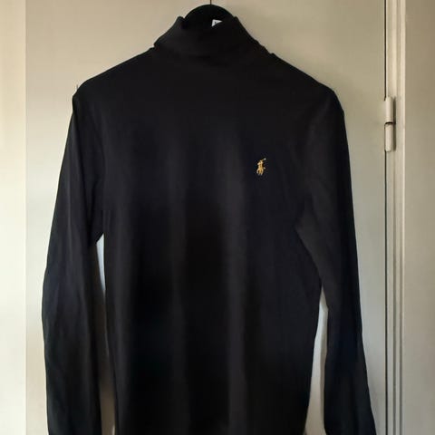 Høyhalset Polo Ralph Lauren genser. | FINN-torget