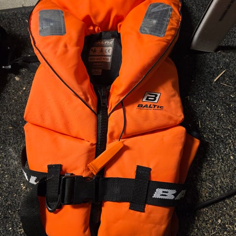 Rødspritbluss gis bort | FINN-torget