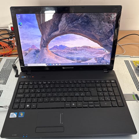 Jeg ønsker å kjøpe en defekt bærbar PC, .Dell Precision 355 , 5511 ...