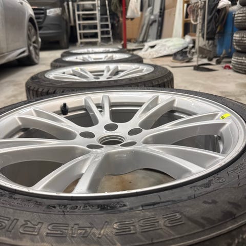 Tesla Model Y 19” Gemini vinterhjul | FINN-torget