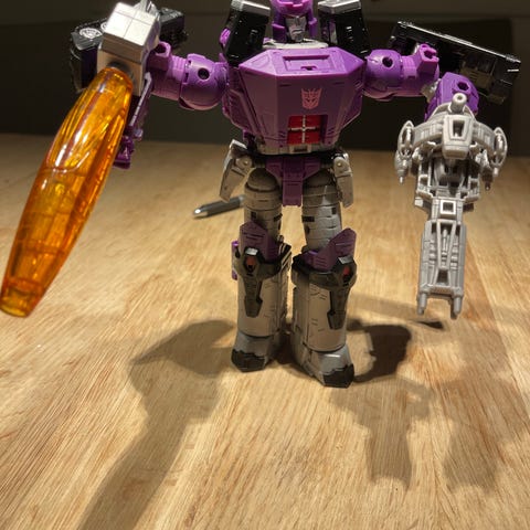Omegatron Transformers leketøysfigur med bane | FINN-torget