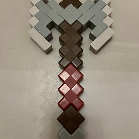 Minecraft øks og sverd | FINN-torget