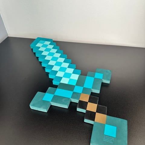 Minecraft øks og sverd | FINN-torget