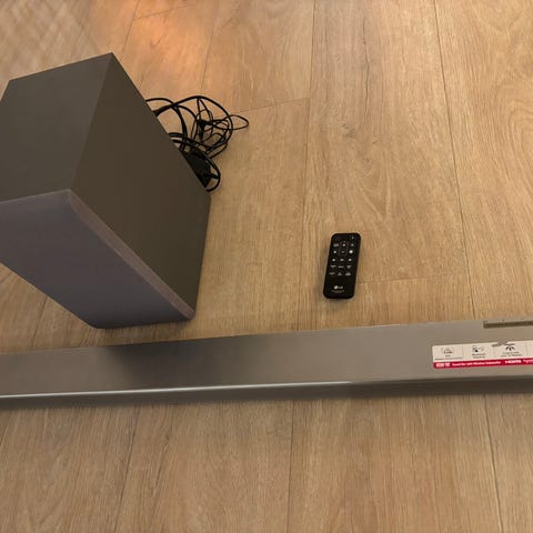LG SoundBar lydplanke med trådløs subwoofer | FINN-torget