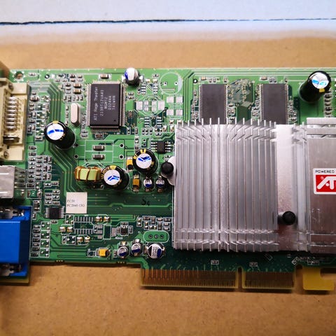 ATI Radeon skjermkort – 256 MB (RV630) – PCI-Express | FINN-torget