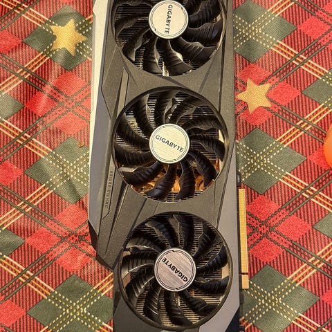 HYTE Y70 Touch Infinite 14,5" Mid Tower | FINN-torget