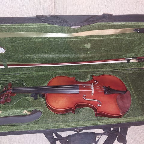 Kun 3/4 Fiolin med bue og bæreveske | FINN-torget