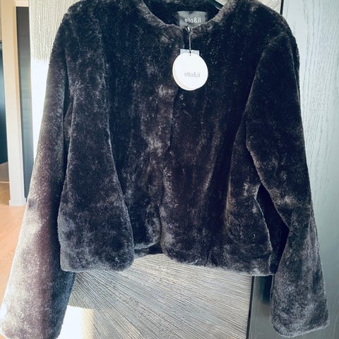 Fuskepels fra ella&il XL | FINN-torget