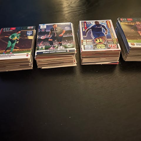 Gamle fotballkort selges | FINN-torget