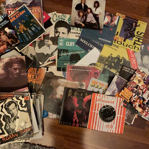 Selger en liten samling med singler 44stk | FINN-torget