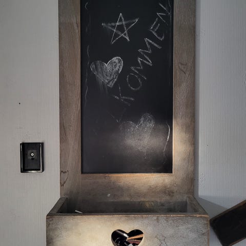 Sjeldent maleri - Kaws | FINN-torget