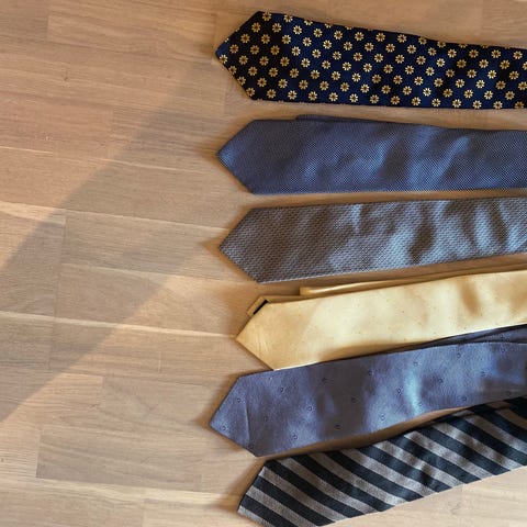 Herre slips blå med stripemønster | FINN-torget