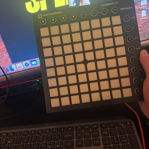 Novation Launchkey Mini MK3 MIDI-kontroller | FINN-torget