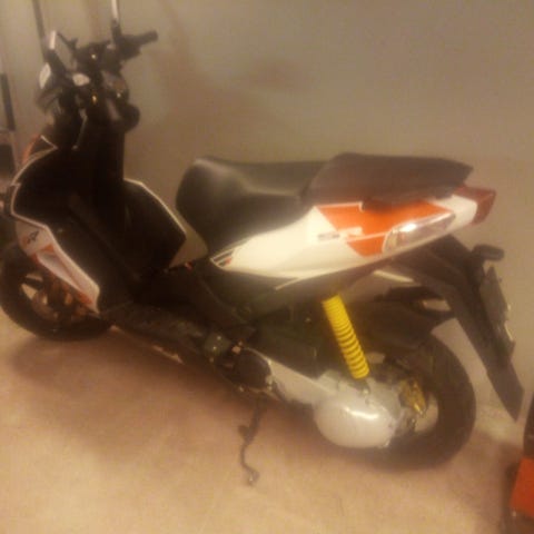 APRILIA SR 50 R H2O 2004-2020 R.H. SIDE FRONT FAIRING . | FINN-torget