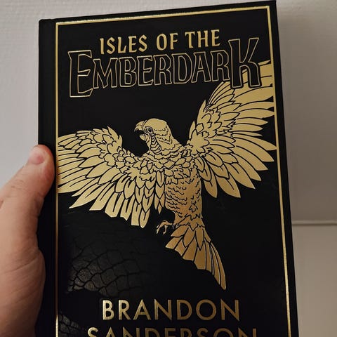 Brandon Sanderson | Secret Project | Isles of the Emberdark | FINN-torget