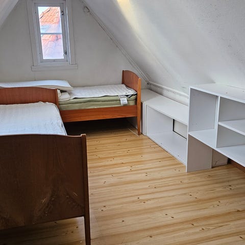 Plastic shelf on wheels | FINN-torget