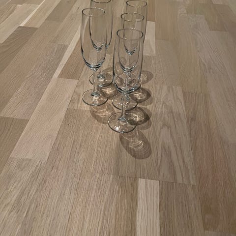 Diverse kjøkkenglass, glassboller og servise gis bort | FINN-torget