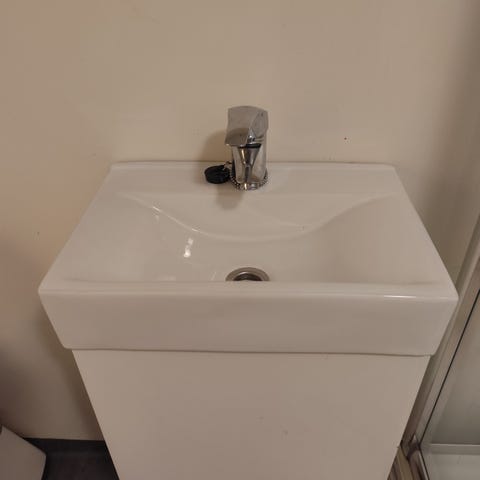 Baderomsmøbel med servant | FINN-torget