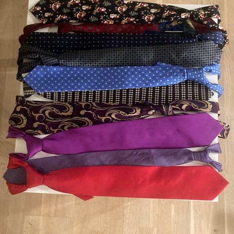 Herre slips blå med stripemønster | FINN-torget