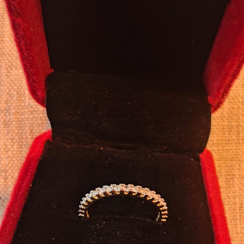 Giftering og forlovelsesring fra Thune - dame gult gull med diamanter ...