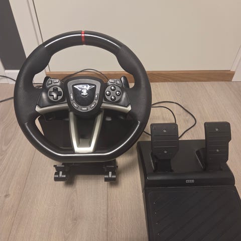 Hori racing wheel apex ratt og pedaler (PC/Playstasion) | FINN-torget