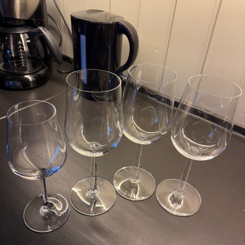 Diverse kjøkkenglass, glassboller og servise gis bort | FINN-torget