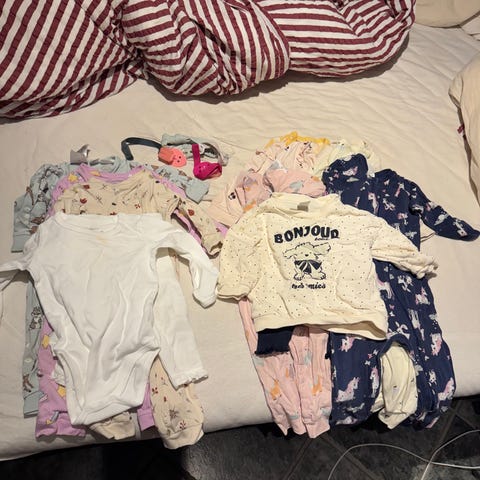 Pose med Klær i strl 80-92 gis bort | FINN-torget