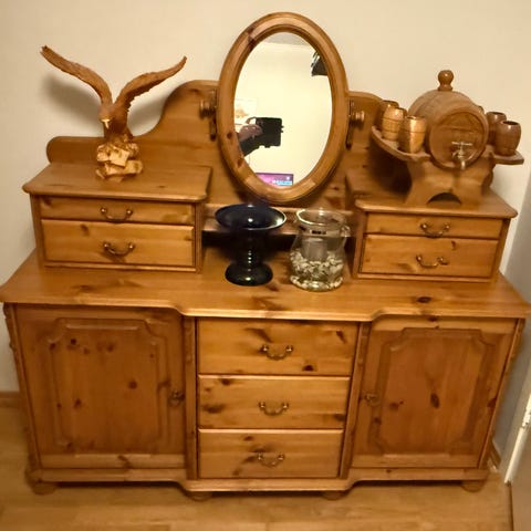 Skoskap i tre med tre rom | FINN-torget