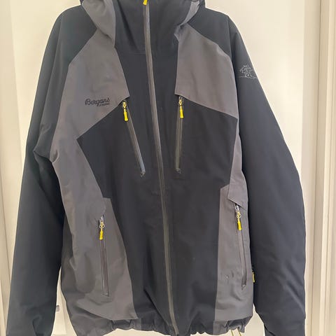 Bergans Oppdal insulated jacket selges - pent brukt | FINN-torget