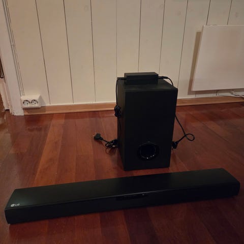 LG SoundBar lydplanke med trådløs subwoofer | FINN-torget