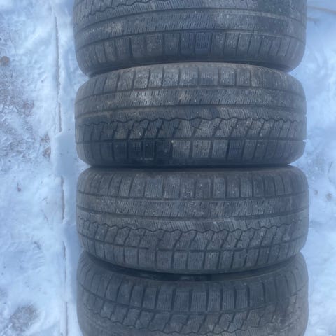 4 stk piggfrie vinterdekk – Sailun Ice Blazer – 185/60 R15 88H XL – DOT ...
