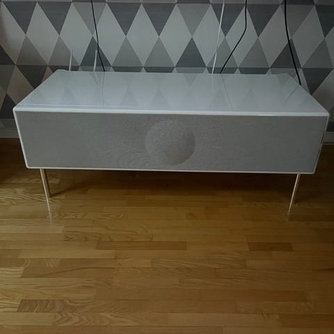 Geneva XXL TV-benk med innebygd høyttaler – kraftig lyd og stilrent ...